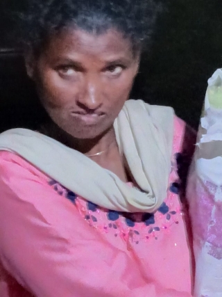 Kemmannu.com | ಹೆದ್ದಾರಿಯಲ್ಲಿ ಆಂಧ್ರದ ಯುವತಿಯ ರಕ್ಷಣೆ : ವಿಶು ಶೆಟ್ಟಿ ಅವರಿಂದ ಆಸ್ಪತ್ರೆಗೆ ದಾಖಲು